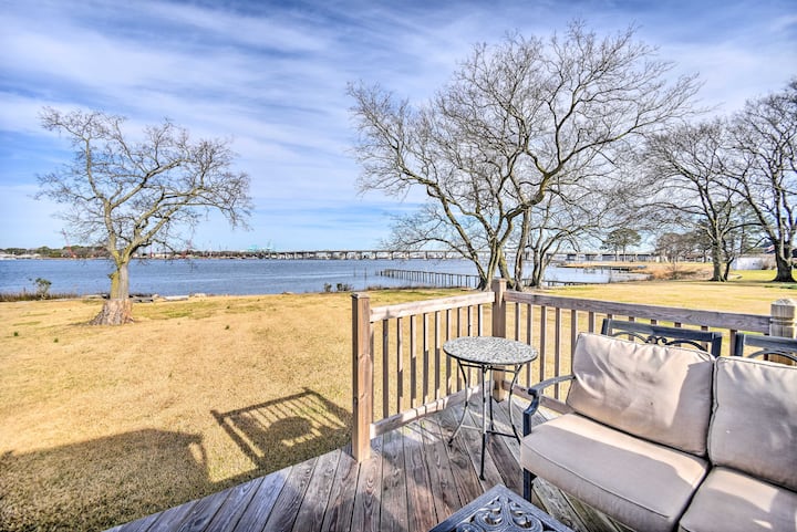 Portsmouth Waterfront Vacation Rental W/ Deck - Portsmouth, VA