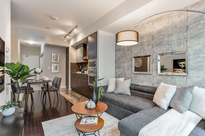 Designer Condo 2br+1ba Sleeps 5, Near The Cn Tower - Mississauga