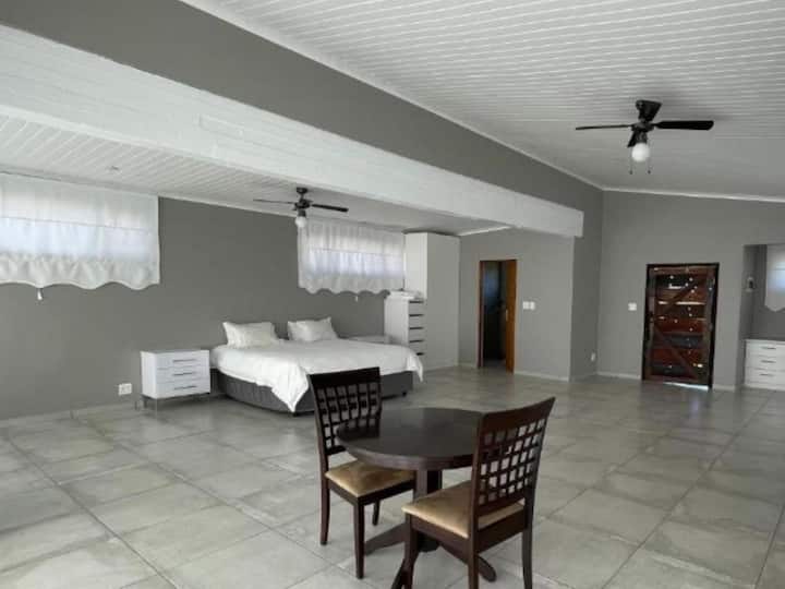 Vaal Guesthouse | Suite - Deneysville