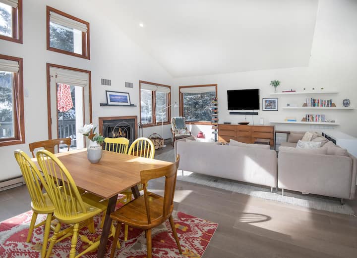 New! Updated Townhome| Steps To Trails|public Pool - Avon, CO