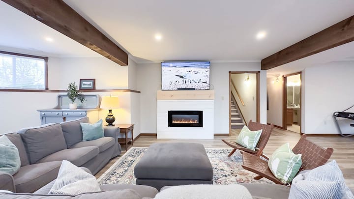 Cocoa, Cottages & Cheer: Bayfield's Christmas Deli - Bayfield