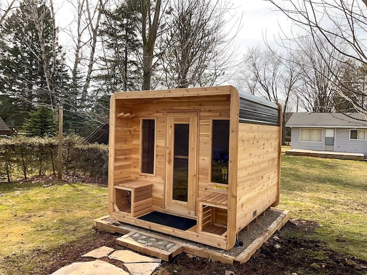 Lakeside Layover, King Bed! *New Sauna* - Bayfield