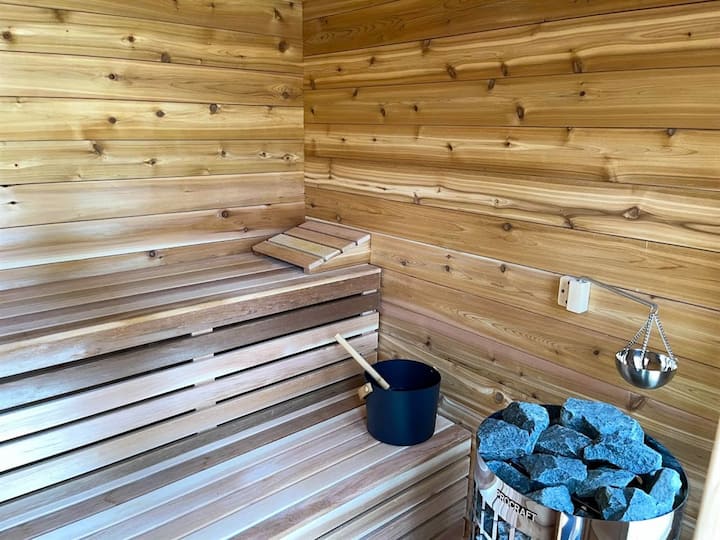 *New Outdoor Sauna* - Steamy Retreat - Bayfield