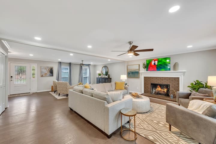 Ath - Huge Sandy Springs Home. A Mile From 400/285 - Sandy Springs, GA