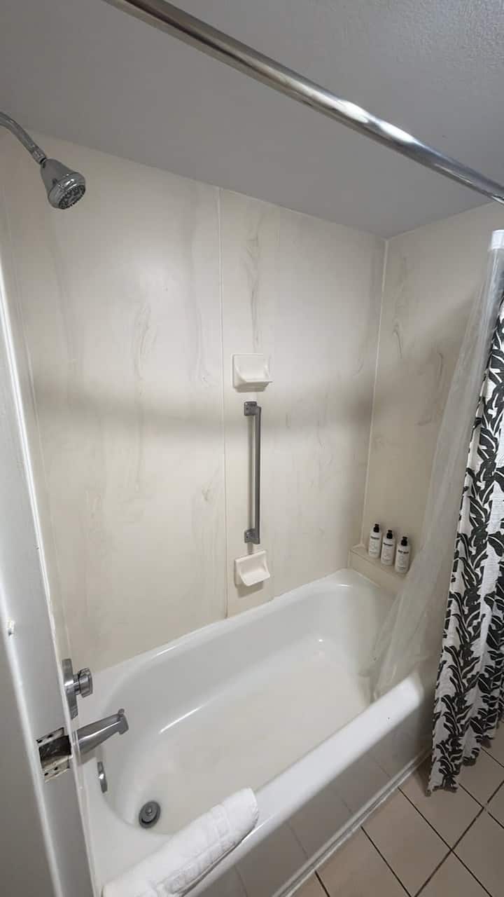 Chic Apartment With Private Entrance, Near Aksarbe - 오마하