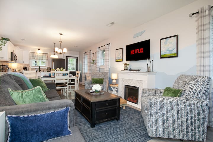 Blue Valley Inn - Hot Tub & Spacious Play Area! - Knoxville, TN