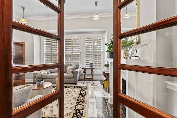 High Tea Cottage~pool~hot Tub~walk Dwntwn~fire Pit - Murfreesboro, TN