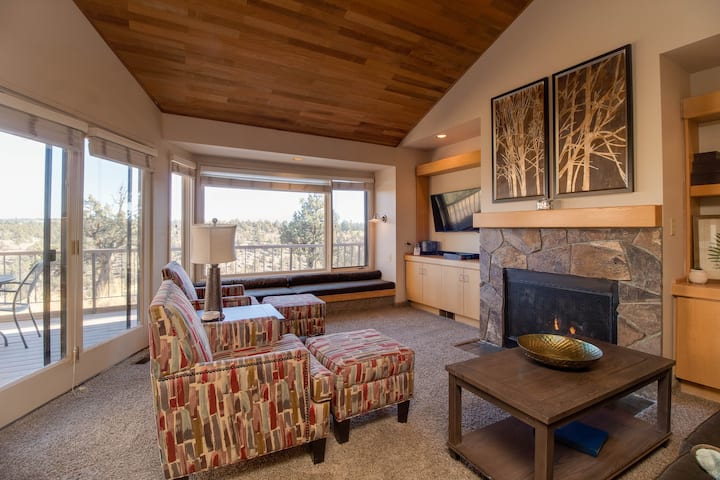 Deschutes River Views + Hot Tub | Eagle Crest - Redmond, OR