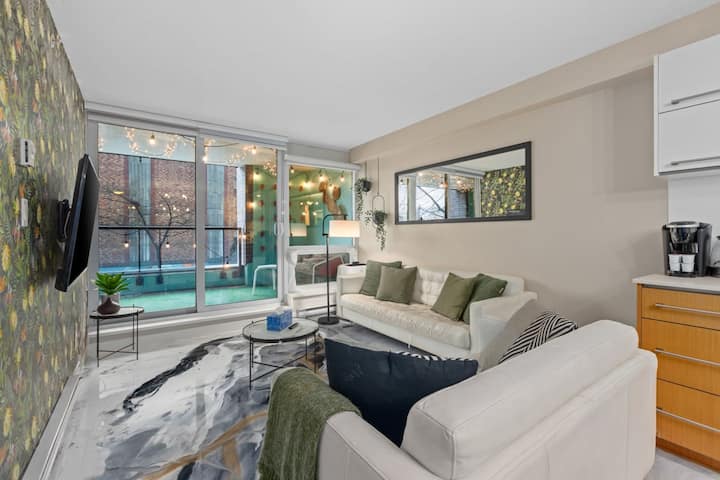 3 Bed Family Retreat+2parking+bc Place+rogersarena - Vancouver