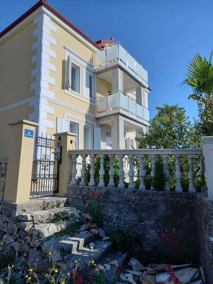 Apartment 5025-2 For 6 Pers. In Ika - Lovran