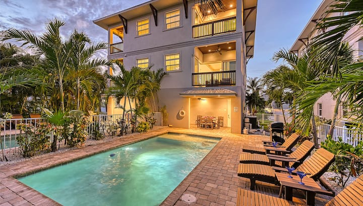 Casa Stolida | Walking Distance To Crescent Beach! - Siesta Key, FL