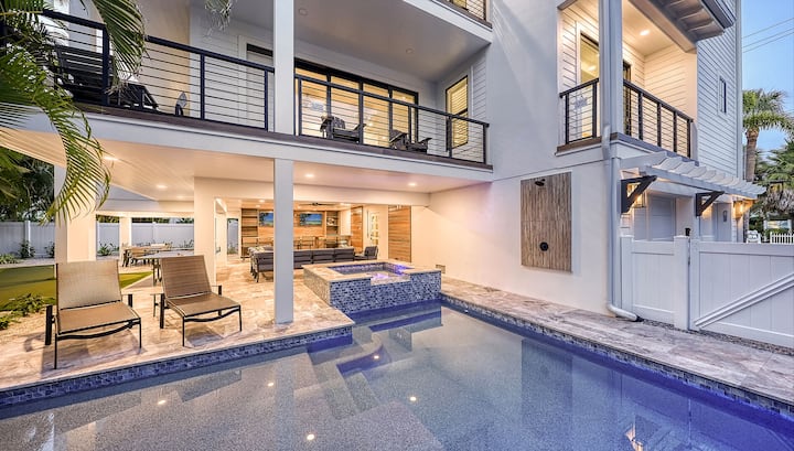 Tropical Oasis | Luxury Sk Home, Steps To Beach! - Siesta Key, FL