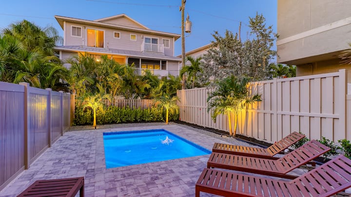 Silver Shore | Ocean Views Unit & Private Pool - Siesta Key, FL