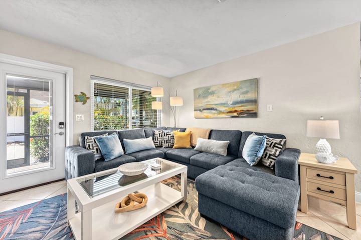 Sandy Cabana | Walking Distance To Crescent Beach! - Siesta Key, FL