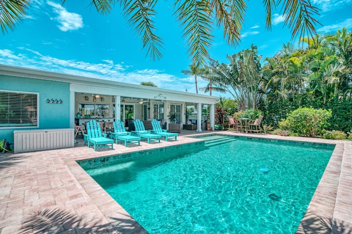 La Contento Casa | Waterfront Home W/ Private Pool - Siesta Key, FL