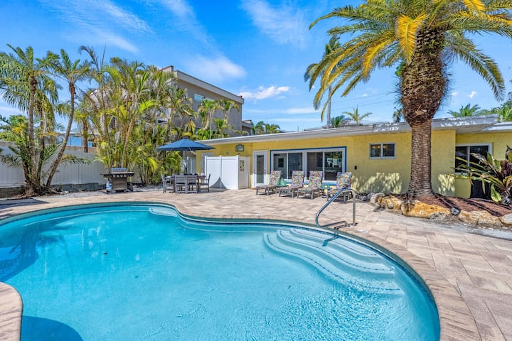 Sandy Rocks | Walking Distance To Crescent Beach! - Sarasota, FL