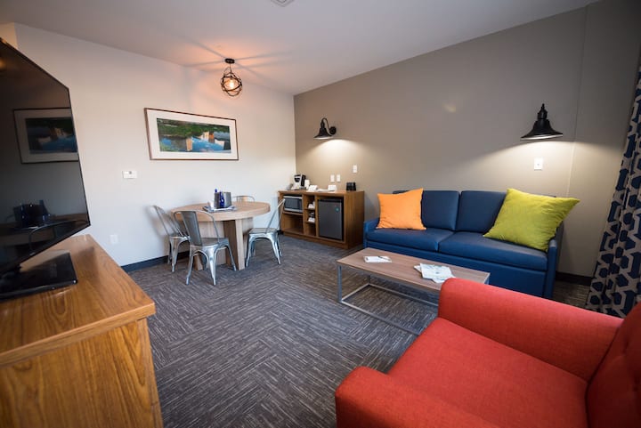 Comfort And Relaxation! 4 Relaxing Units, Pool! - Monticello