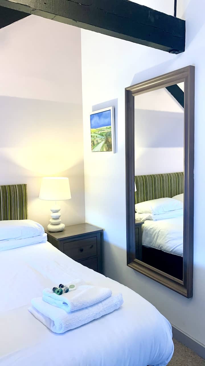 Basic Double En-suite - Saint Just