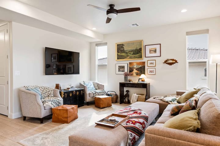 Black Bird: Waterslide + Lazy River, Air Hockey - Washington, UT