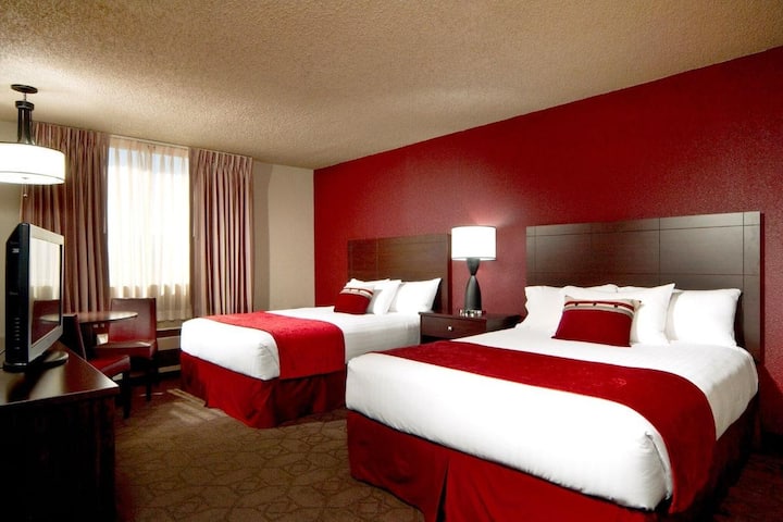 4 Queen Rooms At Edgewater Casino Resort, Pool - Bullhead City, AZ