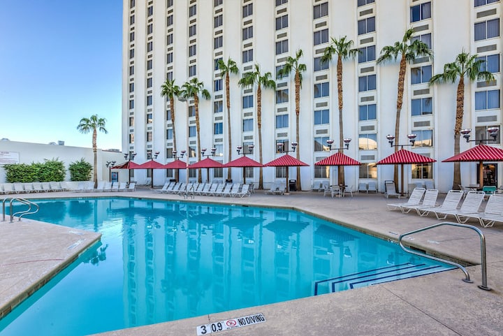 3 Queen Rooms At Edgewater Casino Resort - Laughlin, NV