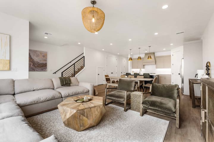 Lagoon Daze: Desert Color Lagoon + Beaches - St. George, USA