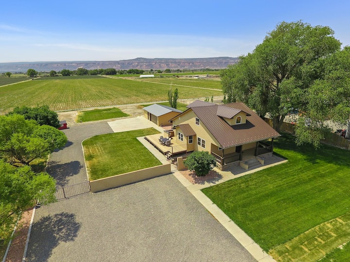 Fruita Farmhouse: 82" Smart Tv And Pool Table - Fruita, CO