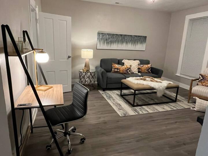 Pet Friendly! – Cozy 1bd Near Downtown - Fort Wayne, IN