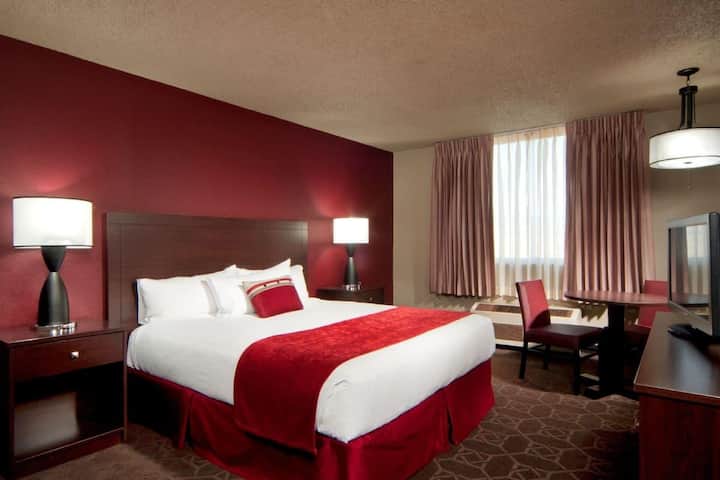 2 King Rooms At Edgewater Casino Resort, Pool - Laughlin, NV
