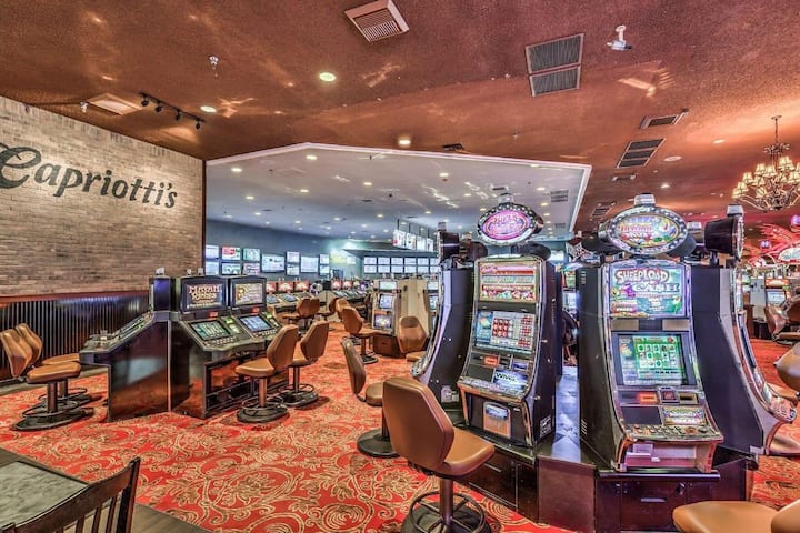 River View Queen Room At Edgewater Casino Resort - Laughlin, NV