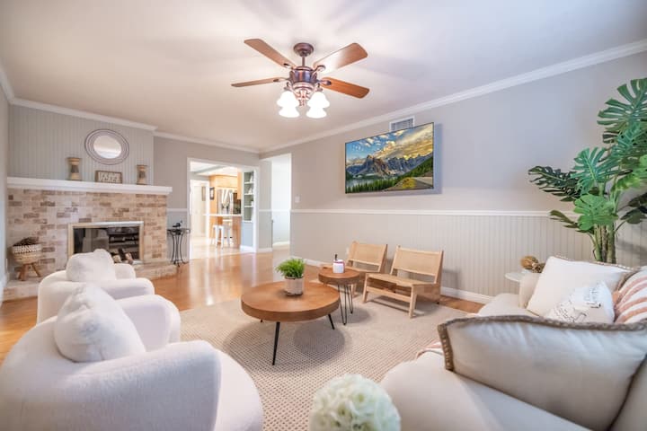 @ Marbella Lane - Charming 4br Bungalo For Relaxin - Placentia