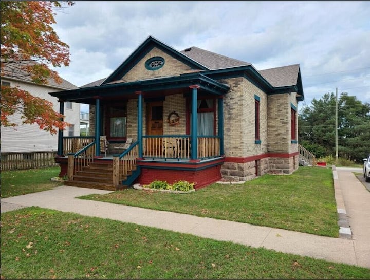 Our Place Inn- Stay Minutes From Pictured Rocks! - Munising, MI