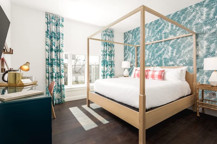 Santiago Room At Lily Hall- A Boutique Hotel - Pensacola, FL