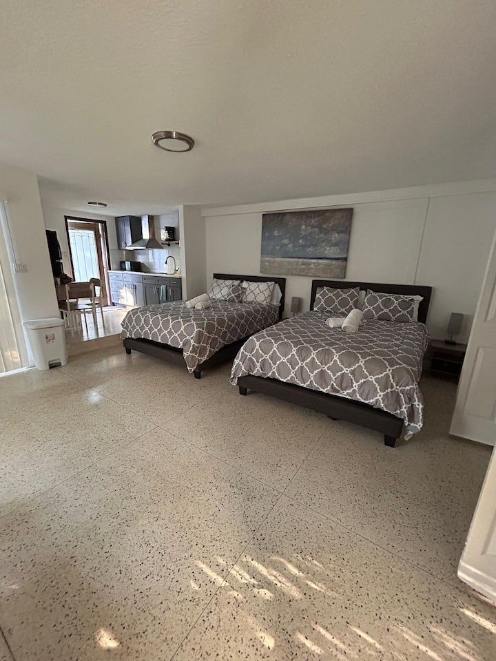 Hollingsworth Studio 2 In Lakeland - Lakeland, FL