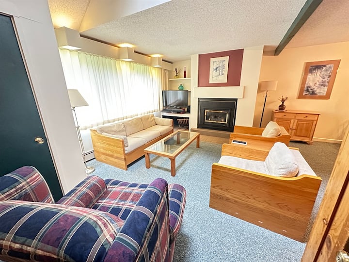 Cozy 2-bedroom Condo - Close To Town! - Stowe, VT