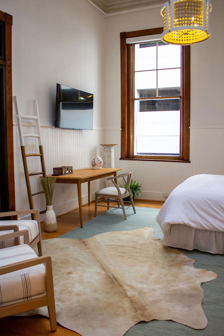 Contemporary Cottage- Room Three - Roanoke, VA