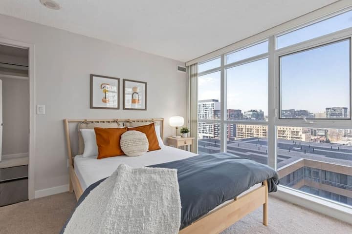 Work From Home With Parking And Wifi - Toronto