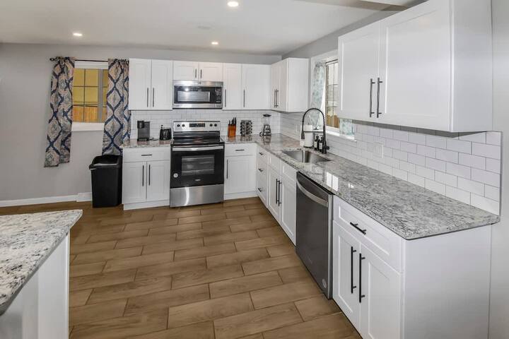 Spacious Family Home | Fenced Yard & Off-street Pa - Englewood, CO