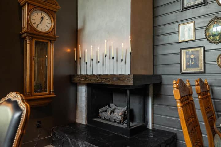 Broomsticks, Harry Potter Themed Bnb - Coeur d'Alene, ID