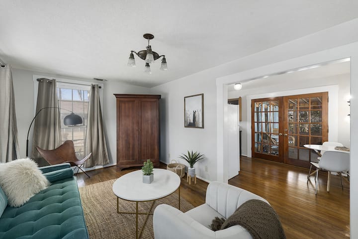 Hein House | Hot Tub | Shared Pool - Augusta Vin, Fredericksburg