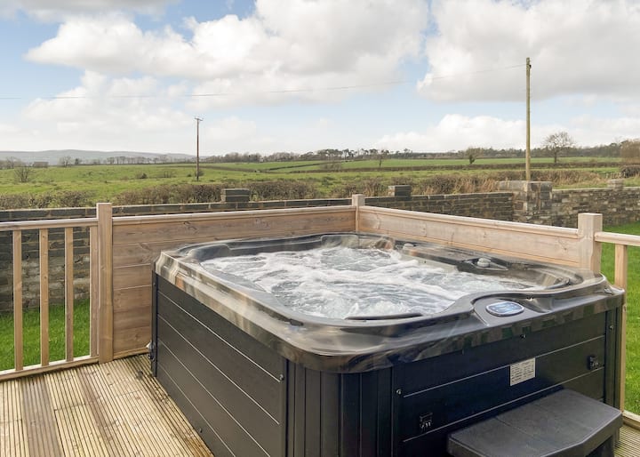 Ballard Pods 1 & 2 – Sleeps 5 (With Sofa Bed) - Largs