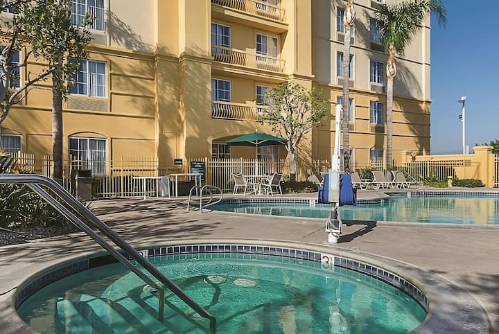 Wonderful Stay! 3 Amazing Units W/ Pool Access - Rancho Cucamonga, CA