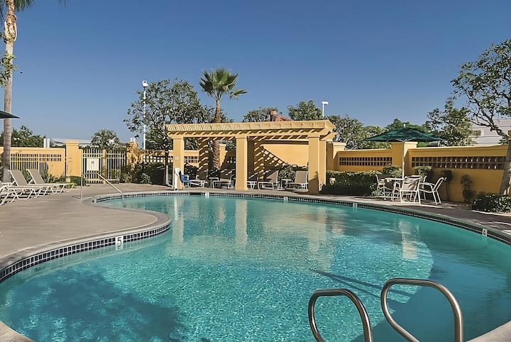 3 X 2 Double Beds At La Quinta Inn-ontario Airport - Rancho Cucamonga, CA
