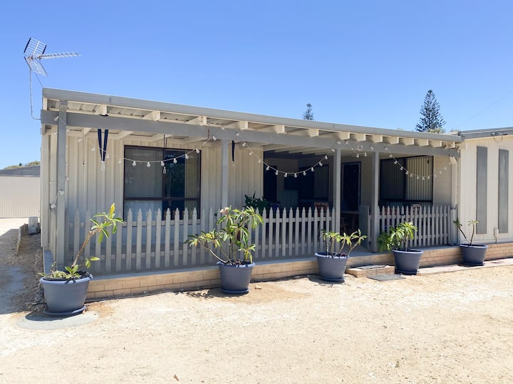 Ocean Spray Is A Unique & Cosy Lancelin Beach Home - ランセリン