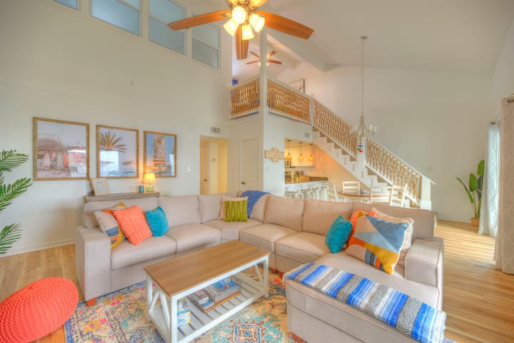 Gorgeous 4 Bedroom Beachside  Condo ~ Sleeps 10 - Orange Beach, AL