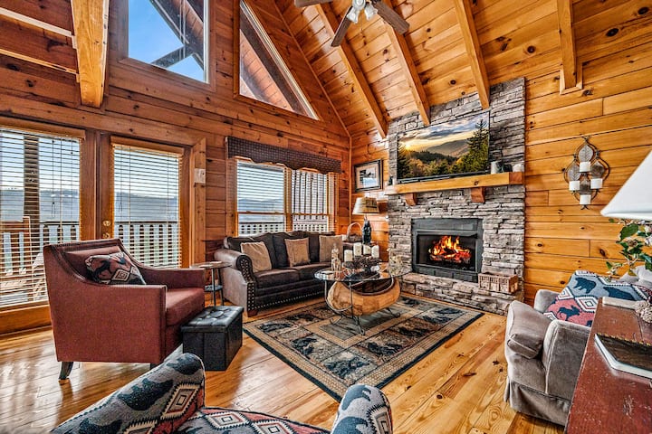 Beautiful Mtn Views*hot Tub + Fireplace*game Room - Pigeon Forge, TN