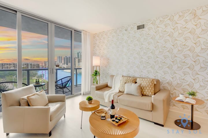 Pool | Apartment W/ Balcony - Gym - Near Beach - Hallandale Beach, FL