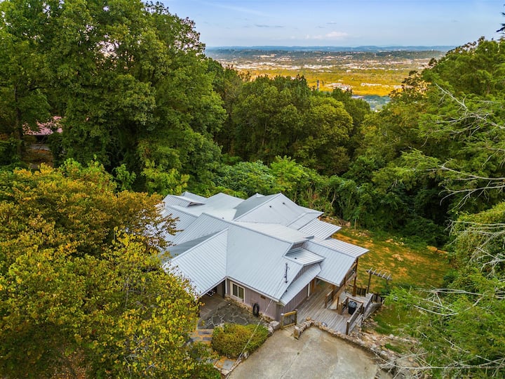 New! The Nest | Home W/ Mtn Views | Great Location - Lookout Mountain, TN