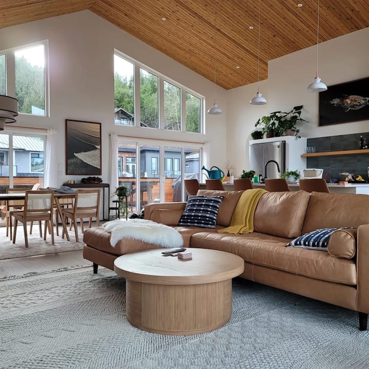 Eaglewood Guesthouse I Barrel Sauna I Modern I - Tofino