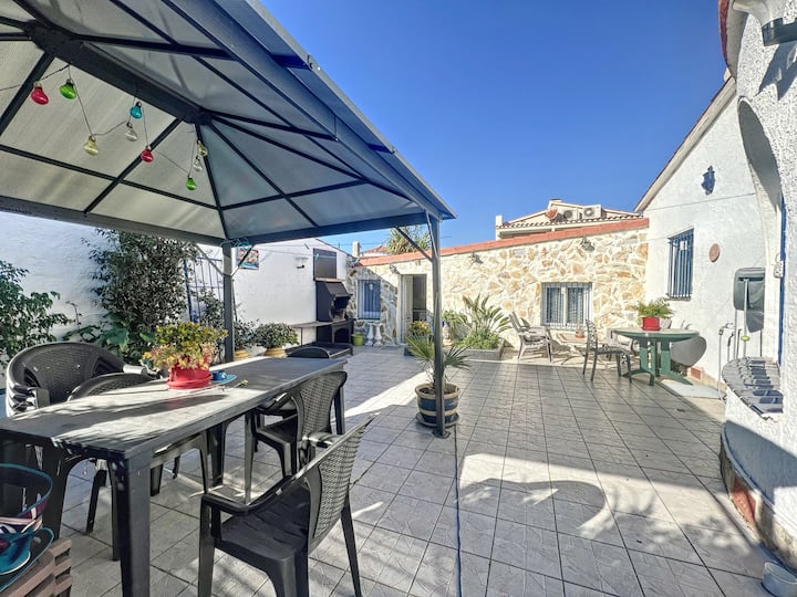 Montgri - Casa Con 4 Habitaciones - Cadaqués